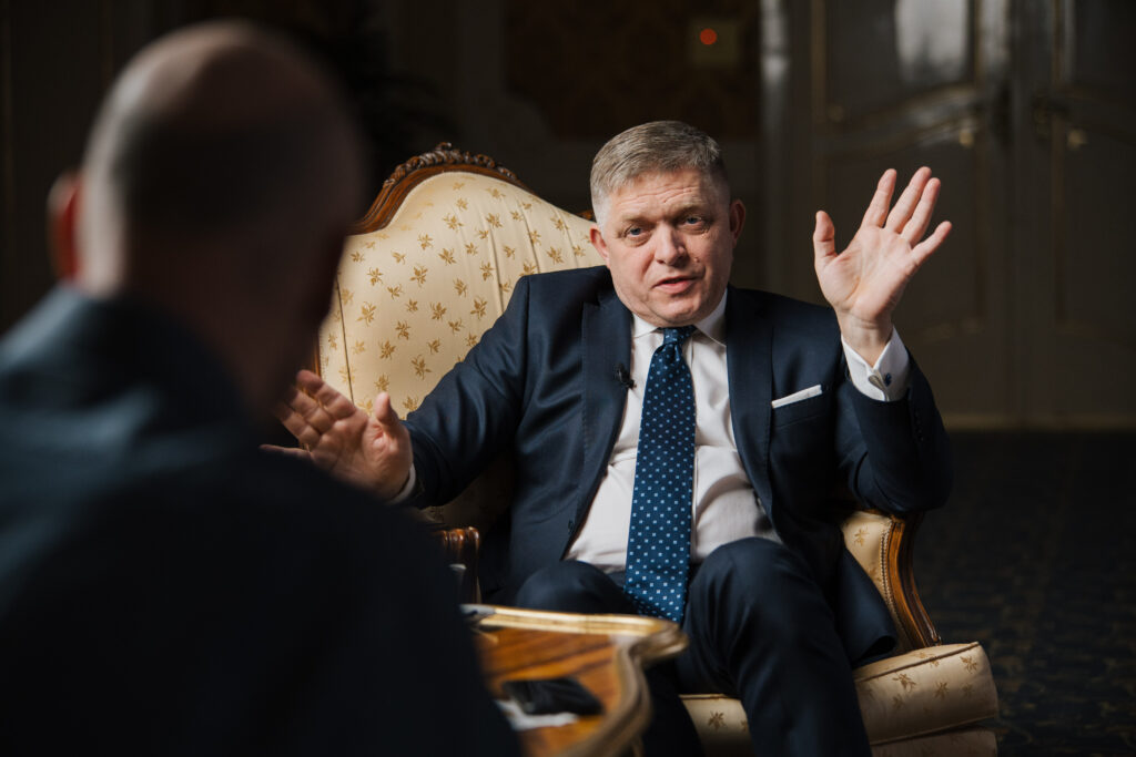 Robert Fico: Zmenil som sa. Porada u Macrona bola zahrávanie sa s ohňom ...